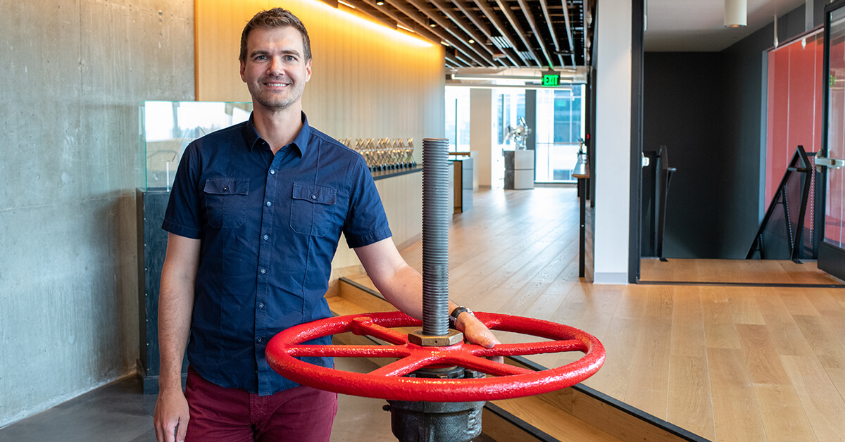 Valve’s Kerry Davis Presents on His Unexpected Passion for Games and VR ...